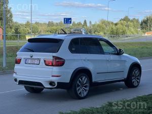 White BMW X5 2012 in Rezekne, with an engine capacity of 3.00 L and mileage of 210 thousand km for 15990 €, photo 11 on AUTOMOTO.COM.LV