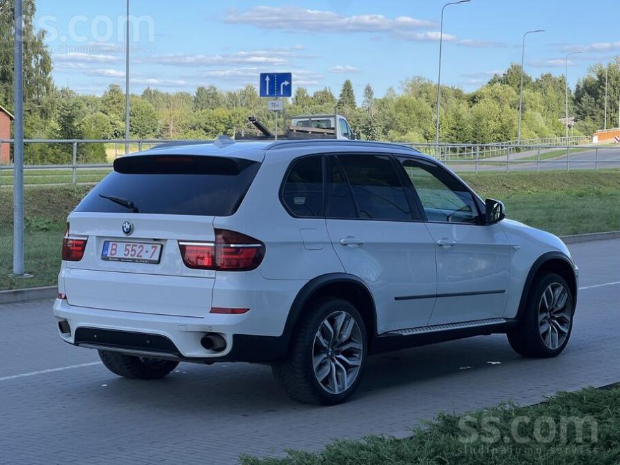 White BMW X5 2012 in Rezekne, with an engine capacity of 3.00 L and mileage of 210 thousand km for 15990 €, photo 11 on AUTOMOTO.COM.LV