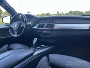 White BMW X5 2012 in Rezekne, with an engine capacity of 3.00 L and mileage of 210 thousand km for 15990 €, photo 13 on AUTOMOTO.COM.LV