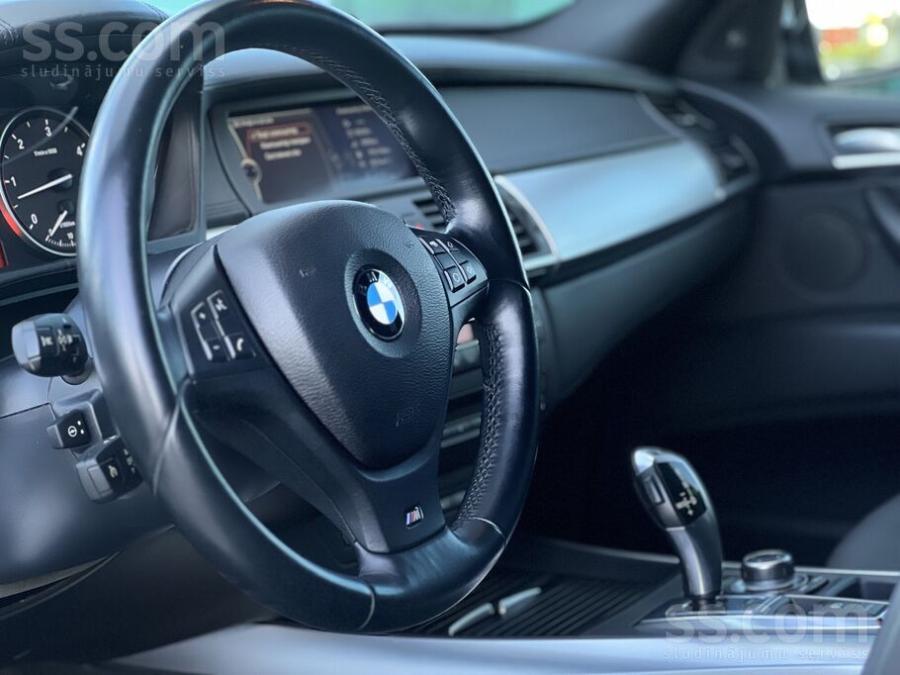 White BMW X5 2012 in Rezekne, with an engine capacity of 3.00 L and mileage of 210 thousand km for 15990 €, photo 14 on AUTOMOTO.COM.LV