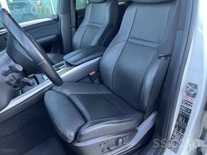 White BMW X5 2012 in Rezekne, with an engine capacity of 3.00 L and mileage of 210 thousand km for 15990 €, photo 16 on AUTOMOTO.COM.LV
