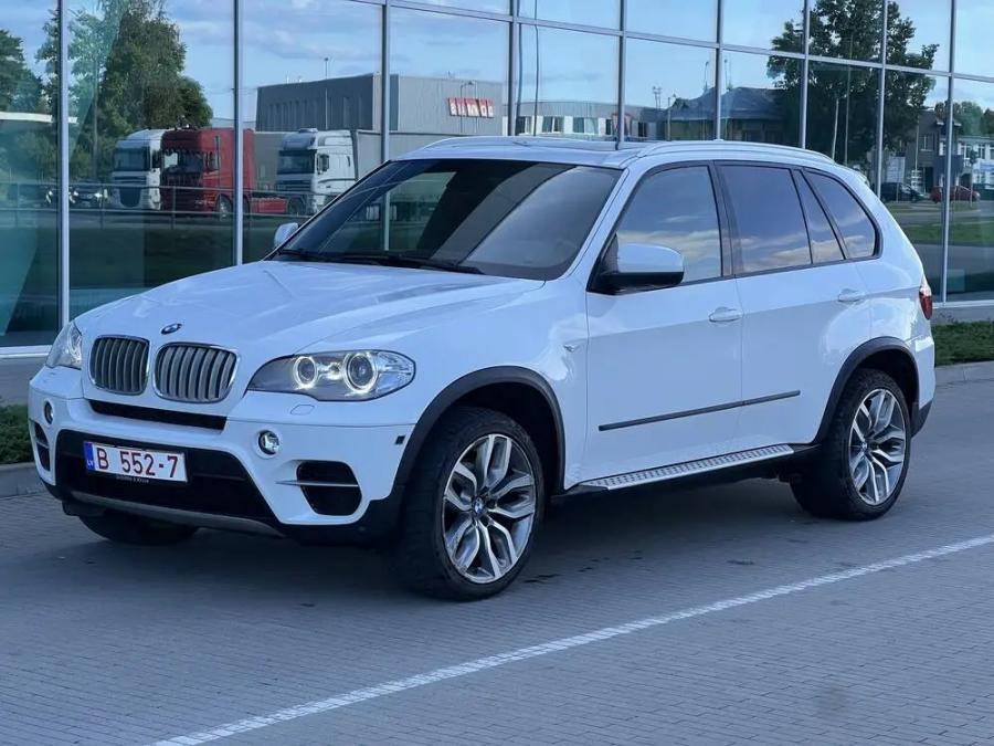 White BMW X5 2012 in Rezekne, with an engine capacity of 3.00 L and mileage of 210 thousand km for 15990 €, photo 3 on AUTOMOTO.COM.LV