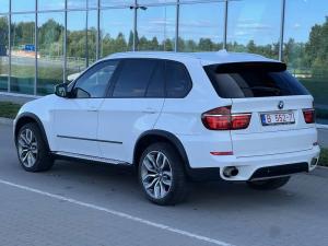 White BMW X5 2012 in Rezekne, with an engine capacity of 3.00 L and mileage of 210 thousand km for 15990 €, photo 8 on AUTOMOTO.COM.LV