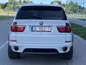 White BMW X5 2012 in Rezekne, with an engine capacity of 3.00 L and mileage of 210 thousand km for 15990 €, photo 9 on AUTOMOTO.COM.LV