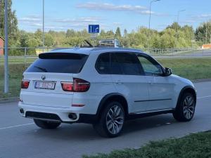 White BMW X5 2012 in Rezekne, with an engine capacity of 3.00 L and mileage of 210 thousand km for 15990 €, photo 11 on AUTOMOTO.COM.LV