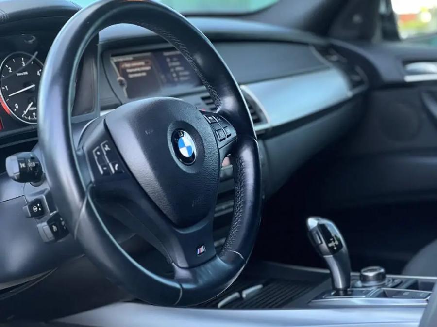 White BMW X5 2012 in Rezekne, with an engine capacity of 3.00 L and mileage of 210 thousand km for 15990 €, photo 14 on AUTOMOTO.COM.LV