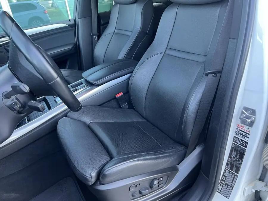 White BMW X5 2012 in Rezekne, with an engine capacity of 3.00 L and mileage of 210 thousand km for 15990 €, photo 16 on AUTOMOTO.COM.LV