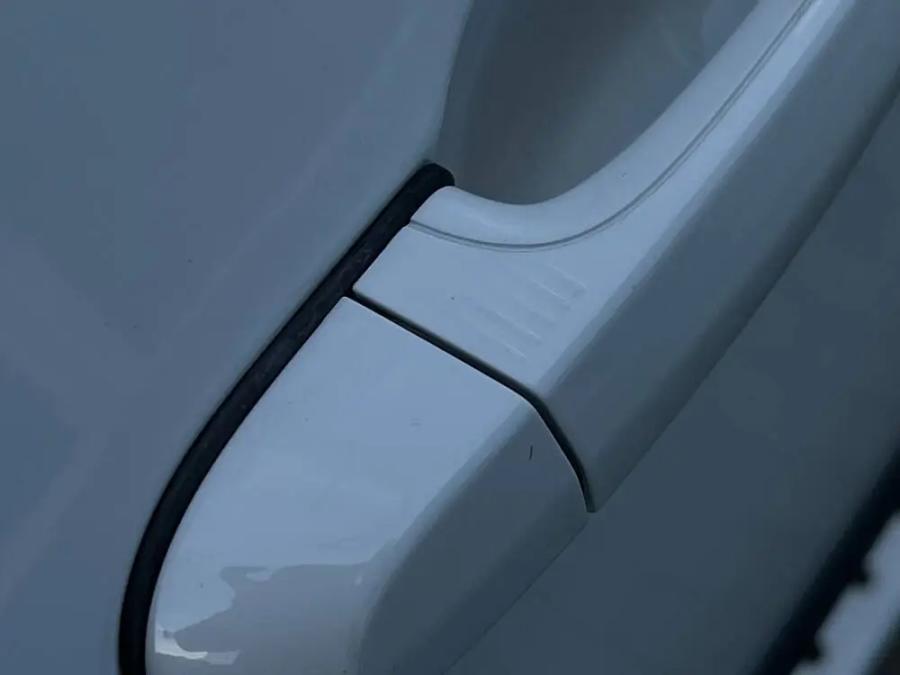 White BMW X5 2012 in Rezekne, with an engine capacity of 3.00 L and mileage of 210 thousand km for 15990 €, photo 22 on AUTOMOTO.COM.LV