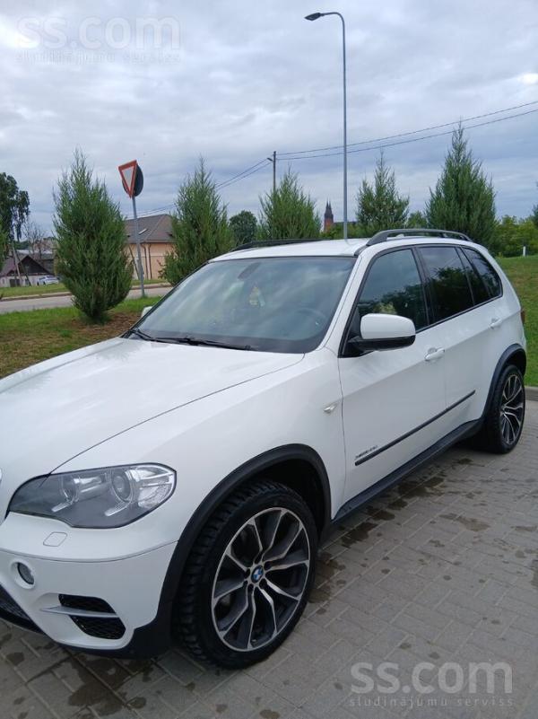 Balts BMW X5 2012 Rēzekne, ar dzinēja tilpumu 3.00 L un nobraukumu 296 tūkst. km par 10499 €, foto 2 vietnē AUTOMOTO.COM.LV