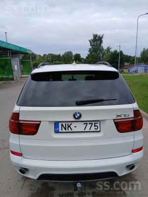 White BMW X5 2012 in Rezekne, with an engine capacity of 3.00 L and mileage of 296 thousand km for 10499 €, photo 5 on AUTOMOTO.COM.LV