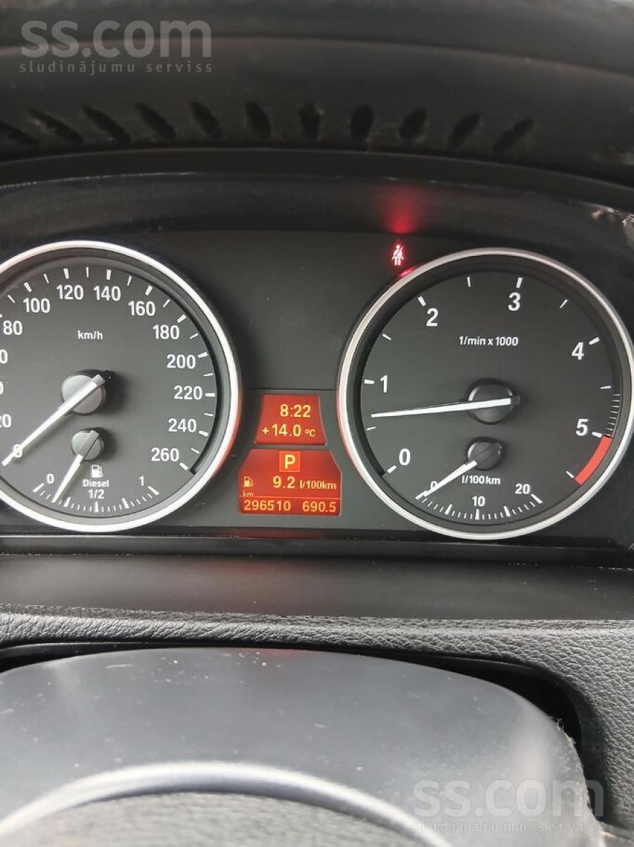 White BMW X5 2012 in Rezekne, with an engine capacity of 3.00 L and mileage of 296 thousand km for 10499 €, photo 10 on AUTOMOTO.COM.LV