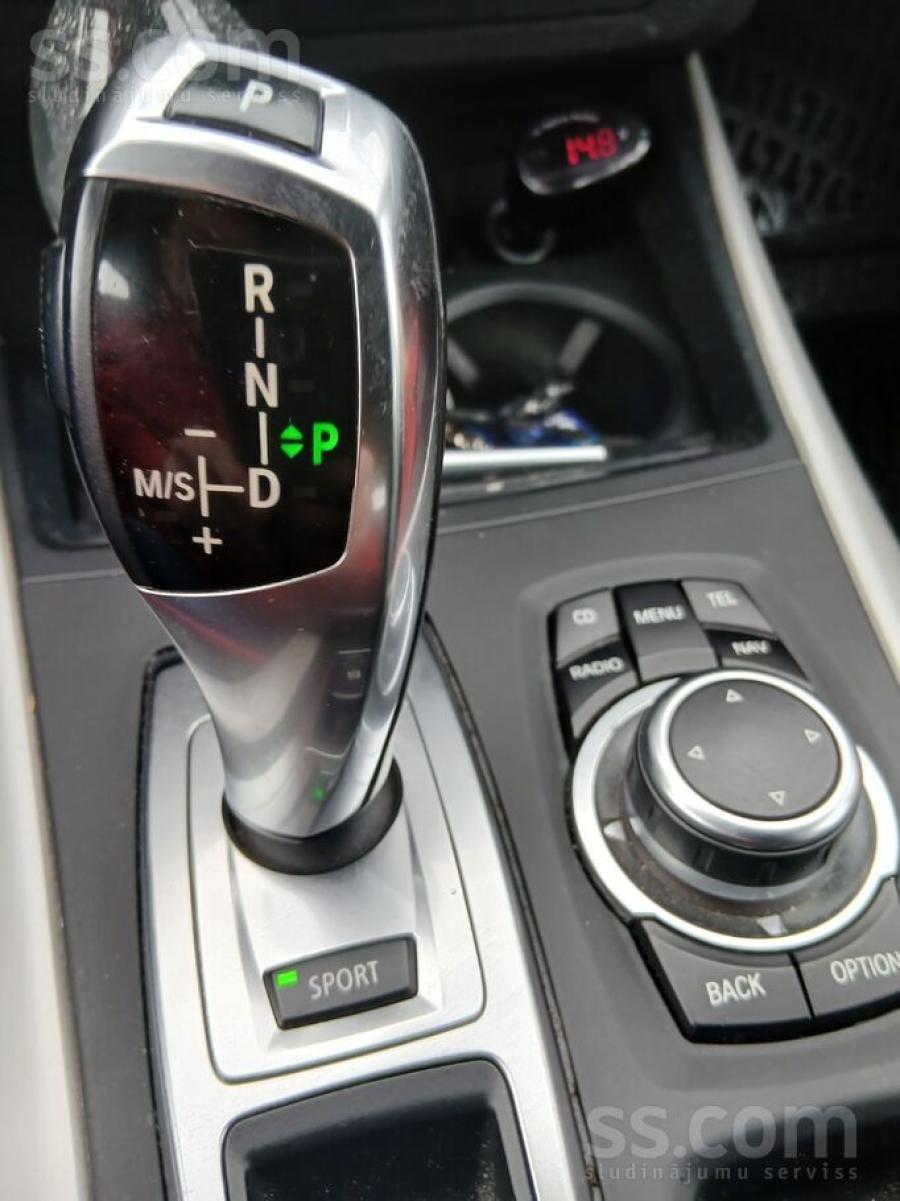 White BMW X5 2012 in Rezekne, with an engine capacity of 3.00 L and mileage of 296 thousand km for 10499 €, photo 12 on AUTOMOTO.COM.LV