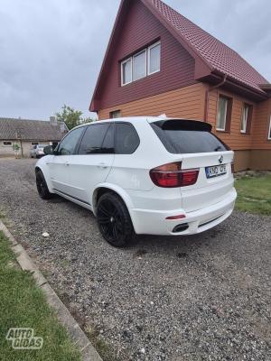 White BMW X5 2012 in Marijampole, with an engine capacity of 3.00 L and mileage of 347 thousand km for 13999 €, photo 4 on AUTOMOTO.COM.LV