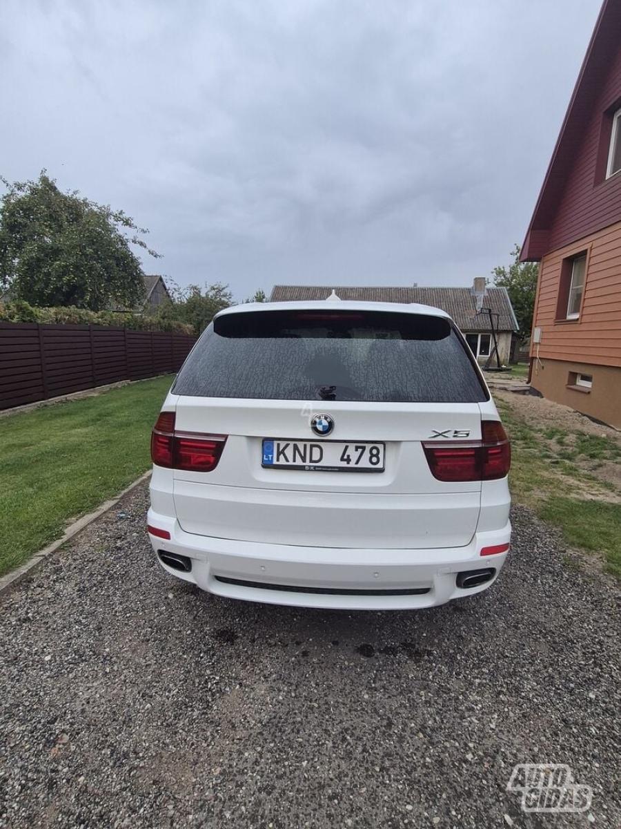 White BMW X5 2012 in Marijampole, with an engine capacity of 3.00 L and mileage of 347 thousand km for 13999 €, photo 5 on AUTOMOTO.COM.LV
