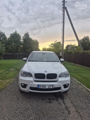 White BMW X5 2012 in Marijampole, with an engine capacity of 3.00 L and mileage of 347 thousand km for 13999 €, photo 9 on AUTOMOTO.COM.LV