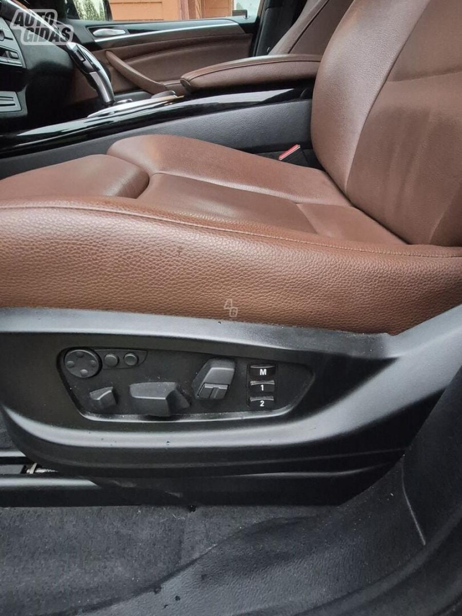 White BMW X5 2012 in Marijampole, with an engine capacity of 3.00 L and mileage of 347 thousand km for 13999 €, photo 14 on AUTOMOTO.COM.LV