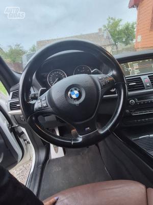 White BMW X5 2012 in Marijampole, with an engine capacity of 3.00 L and mileage of 347 thousand km for 13999 €, photo 16 on AUTOMOTO.COM.LV