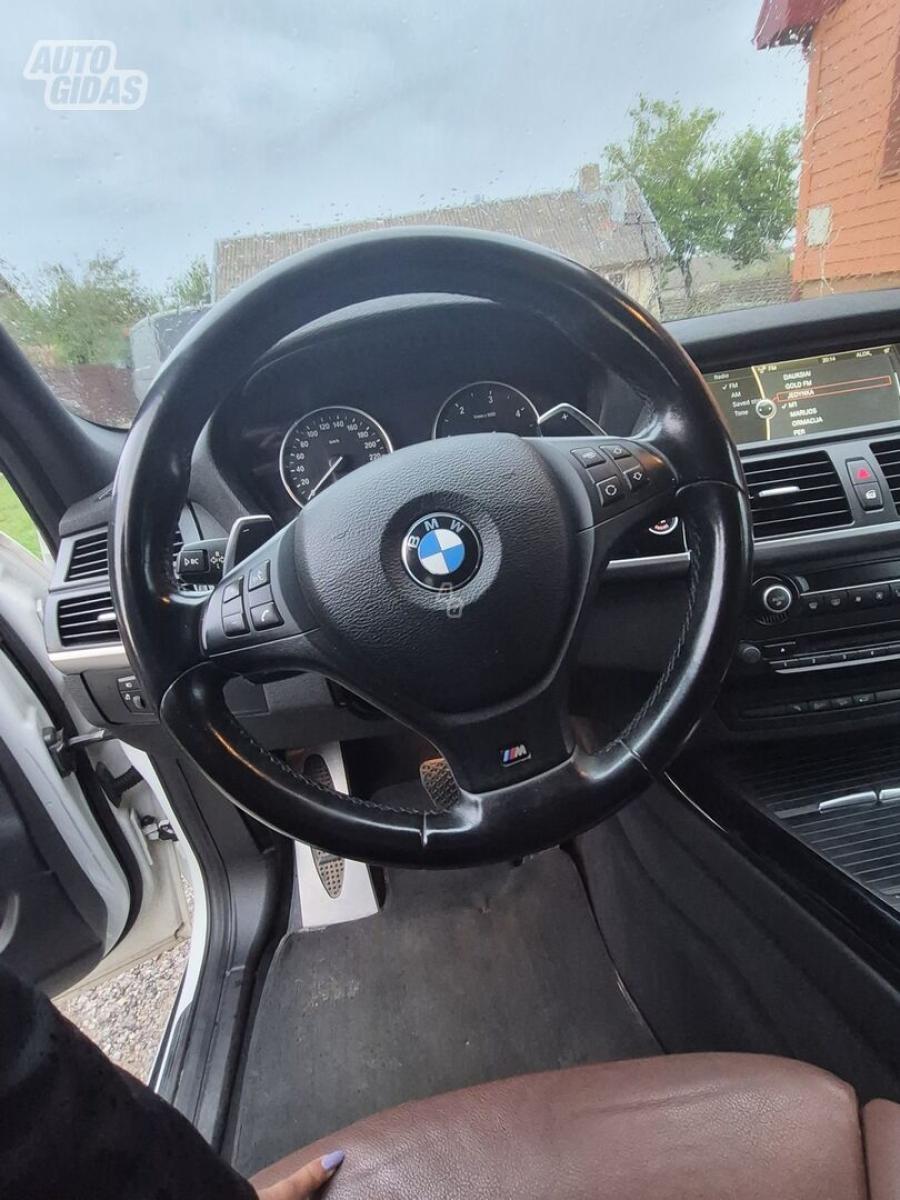 White BMW X5 2012 in Marijampole, with an engine capacity of 3.00 L and mileage of 347 thousand km for 13999 €, photo 16 on AUTOMOTO.COM.LV
