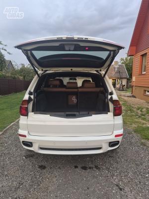 White BMW X5 2012 in Marijampole, with an engine capacity of 3.00 L and mileage of 347 thousand km for 13999 €, photo 25 on AUTOMOTO.COM.LV