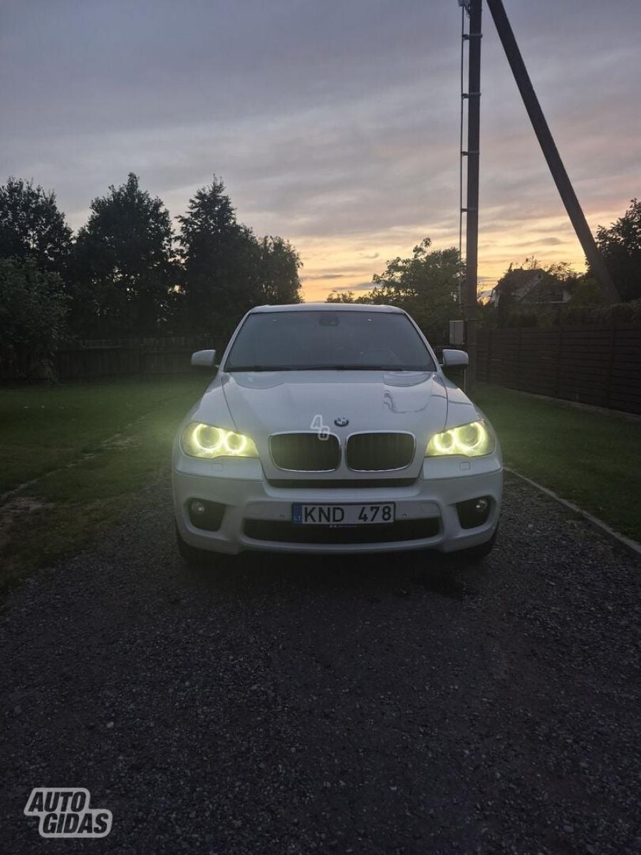 White BMW X5 2012 in Marijampole, with an engine capacity of 3.00 L and mileage of 347 thousand km for 13999 €, photo 30 on AUTOMOTO.COM.LV