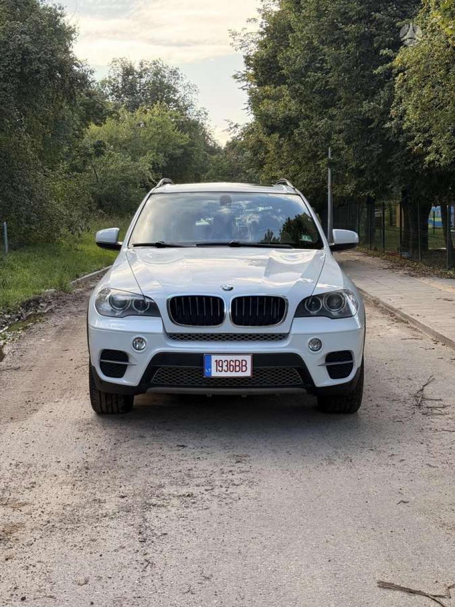 Balts BMW X5 2012 Viļņa, ar dzinēja tilpumu 2.98 L un nobraukumu 232 tūkst. km par 12200 €, foto 1 vietnē AUTOMOTO.COM.LV
