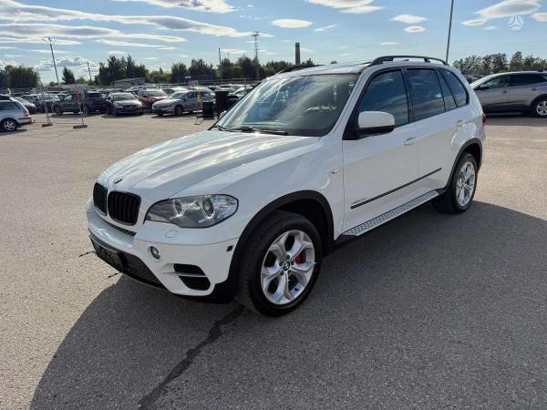 BMW X5 2012 in Marijampole on AUTOMOTO.COM.LV White BMW X5 2012 in Marijampole, with an engine capacity of 2.99 L and mileage of 270 thousand km for 10300 €, photo 1 on AUTOMOTO.COM.LV