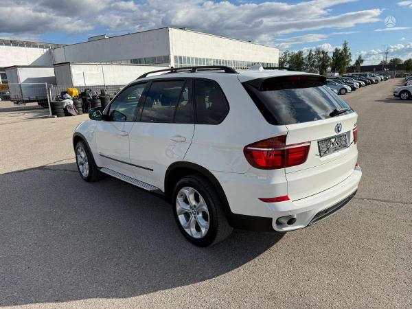BMW X5 2012 in Marijampole on AUTOMOTO.COM.LV White BMW X5 2012 in Marijampole, with an engine capacity of 2.99 L and mileage of 270 thousand km for 10300 €, photo 4 on AUTOMOTO.COM.LV