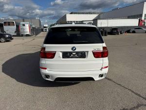 White BMW X5 2012 in Marijampole, with an engine capacity of 2.99 L and mileage of 270 thousand km for 10300 €, photo 6 on AUTOMOTO.COM.LV