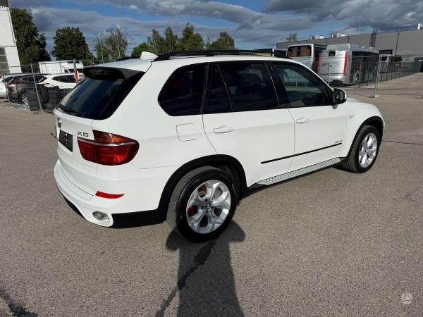 BMW X5 2012 in Marijampole on AUTOMOTO.COM.LV White BMW X5 2012 in Marijampole, with an engine capacity of 2.99 L and mileage of 270 thousand km for 10300 €, photo 10 on AUTOMOTO.COM.LV