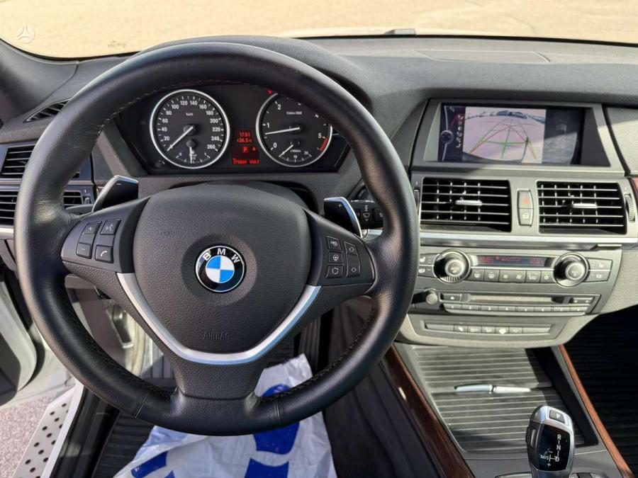 White BMW X5 2012 in Marijampole, with an engine capacity of 2.99 L and mileage of 270 thousand km for 10300 €, photo 11 on AUTOMOTO.COM.LV