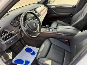 White BMW X5 2012 in Marijampole, with an engine capacity of 2.99 L and mileage of 270 thousand km for 10300 €, photo 14 on AUTOMOTO.COM.LV