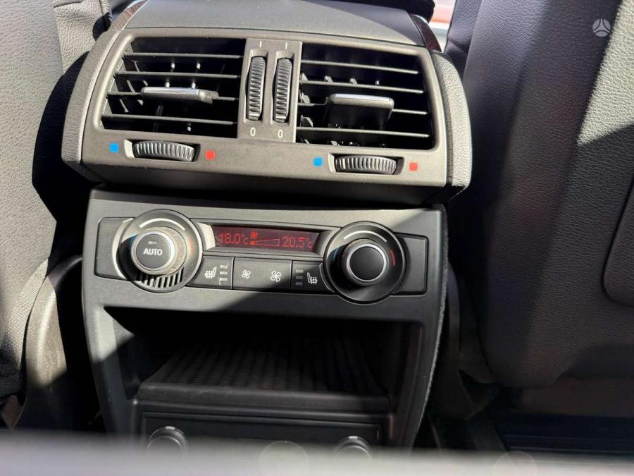 White BMW X5 2012 in Marijampole, with an engine capacity of 2.99 L and mileage of 270 thousand km for 10300 €, photo 16 on AUTOMOTO.COM.LV