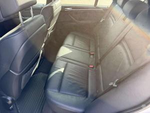 White BMW X5 2012 in Marijampole, with an engine capacity of 2.99 L and mileage of 270 thousand km for 10300 €, photo 18 on AUTOMOTO.COM.LV