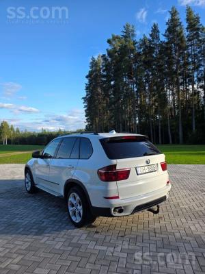 Белый БМВ Х5 2012 в Валка, объемом двигателя 3.00 л и пробегом 350 тыс. км за 7200 €, фото 6 на AUTOMOTO.COM.LV