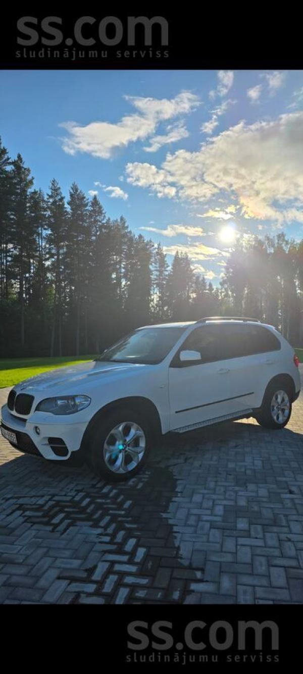 White BMW X5 2012 in Valmiera, with an engine capacity of 3.00 L and mileage of 345 thousand km for 11200 €, photo 6 on AUTOMOTO.COM.LV