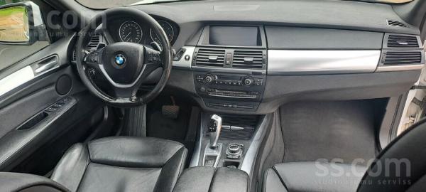 White BMW X5 2012 in Valmiera, with an engine capacity of 3.00 L and mileage of 345 thousand km for 11200 €, photo 9 on AUTOMOTO.COM.LV