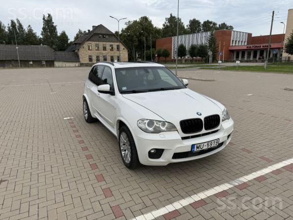 Balts BMW X5 2012 Cēsis, ar dzinēja tilpumu 3.00 L un nobraukumu 385 tūkst. km par 11500 €, foto 1 vietnē AUTOMOTO.COM.LV