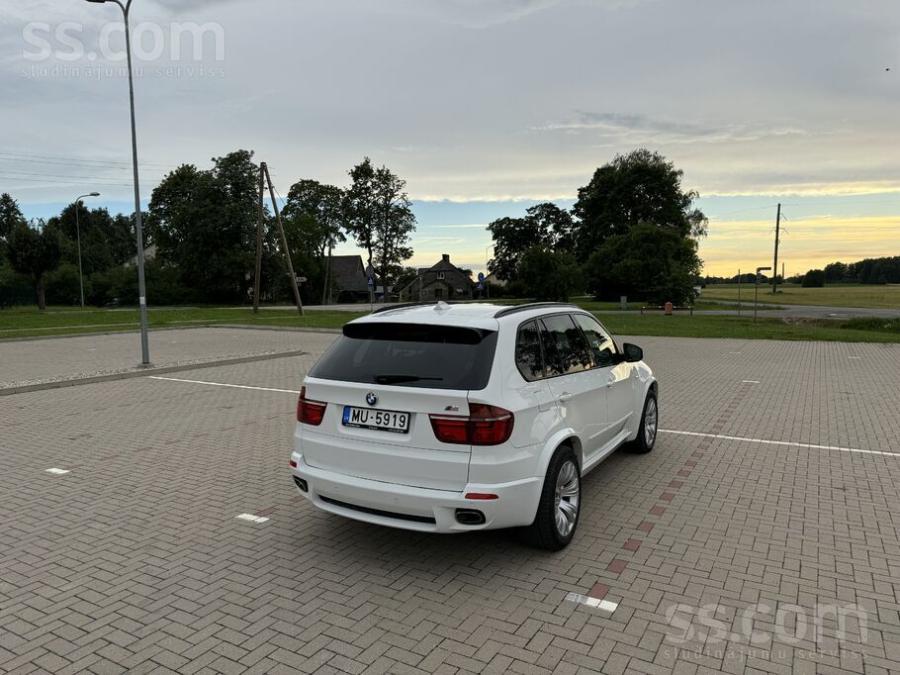 Balts BMW X5 2012 Cēsis, ar dzinēja tilpumu 3.00 L un nobraukumu 385 tūkst. km par 11500 €, foto 3 vietnē AUTOMOTO.COM.LV