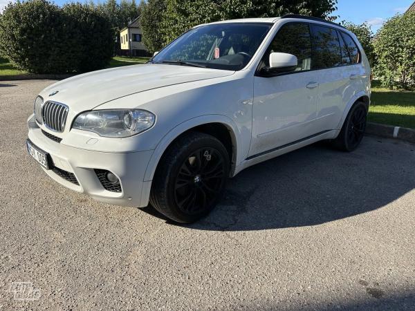 White BMW X5 2012 in Siauliai, with an engine capacity of 3.00 L and mileage of 311 thousand km for 9900 €, photo 1 on AUTOMOTO.COM.LV