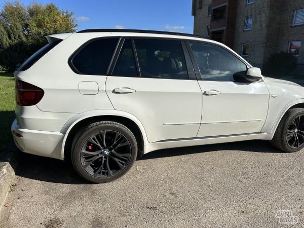 White BMW X5 2012 in Siauliai, with an engine capacity of 3.00 L and mileage of 311 thousand km for 9900 €, photo 6 on AUTOMOTO.COM.LV