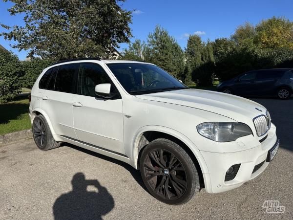 White BMW X5 2012 in Siauliai, with an engine capacity of 3.00 L and mileage of 311 thousand km for 9900 €, photo 7 on AUTOMOTO.COM.LV