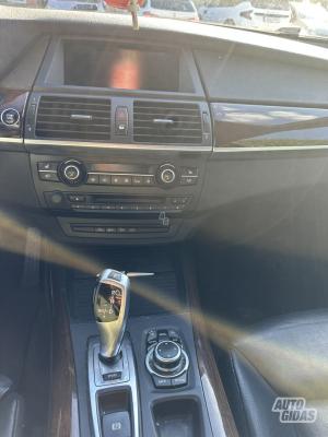 Balts BMW X5 2012 Šauļi, ar dzinēja tilpumu 3.00 L un nobraukumu 311 tūkst. km par 9900 €, foto 13 vietnē AUTOMOTO.COM.LV
