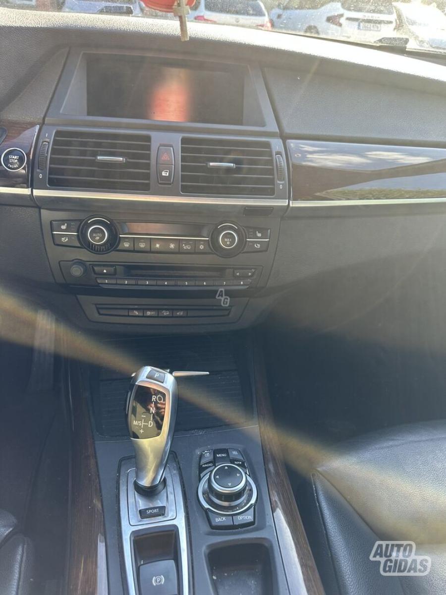 Balts BMW X5 2012 Šauļi, ar dzinēja tilpumu 3.00 L un nobraukumu 311 tūkst. km par 9900 €, foto 13 vietnē AUTOMOTO.COM.LV