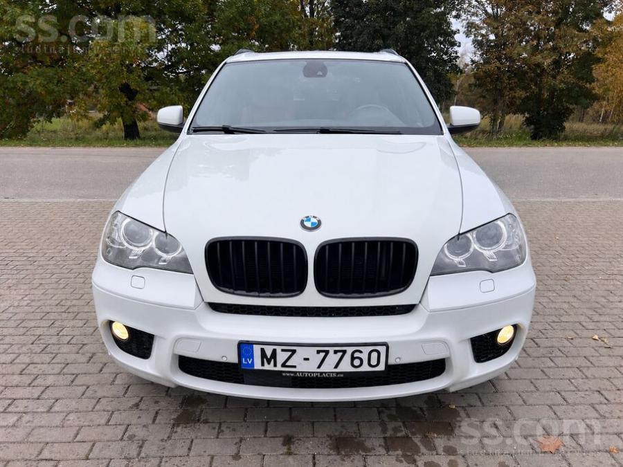 White BMW X5 2012 in Limbazi, with an engine capacity of 3.00 L and mileage of 198 thousand km for 13950 €, photo 3 on AUTOMOTO.COM.LV