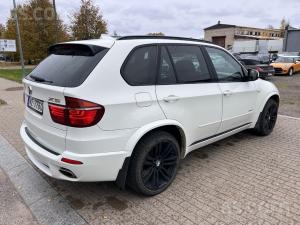White BMW X5 2012 in Limbazi, with an engine capacity of 3.00 L and mileage of 198 thousand km for 13950 €, photo 5 on AUTOMOTO.COM.LV