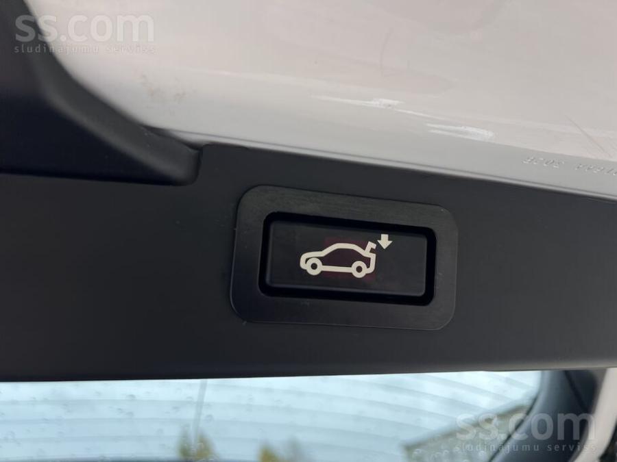 White BMW X5 2012 in Limbazi, with an engine capacity of 3.00 L and mileage of 198 thousand km for 13950 €, photo 9 on AUTOMOTO.COM.LV