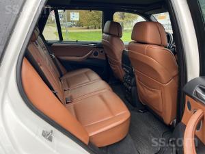 White BMW X5 2012 in Limbazi, with an engine capacity of 3.00 L and mileage of 198 thousand km for 13950 €, photo 13 on AUTOMOTO.COM.LV
