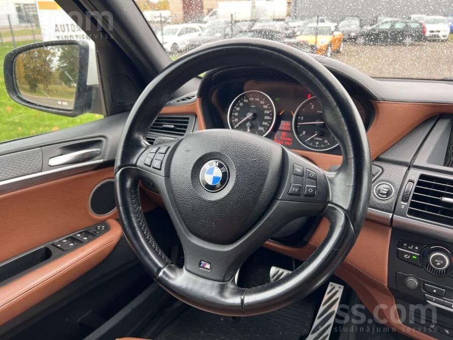 White BMW X5 2012 in Limbazi, with an engine capacity of 3.00 L and mileage of 198 thousand km for 13950 €, photo 19 on AUTOMOTO.COM.LV