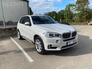 White BMW X5 2013 in Valmiera, with an engine capacity of 3.00 L and mileage of 251 thousand km for 18150 €, photo 1 on AUTOMOTO.COM.LV