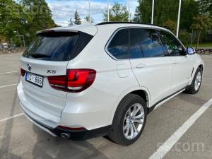 White BMW X5 2013 in Valmiera, with an engine capacity of 3.00 L and mileage of 251 thousand km for 18150 €, photo 3 on AUTOMOTO.COM.LV